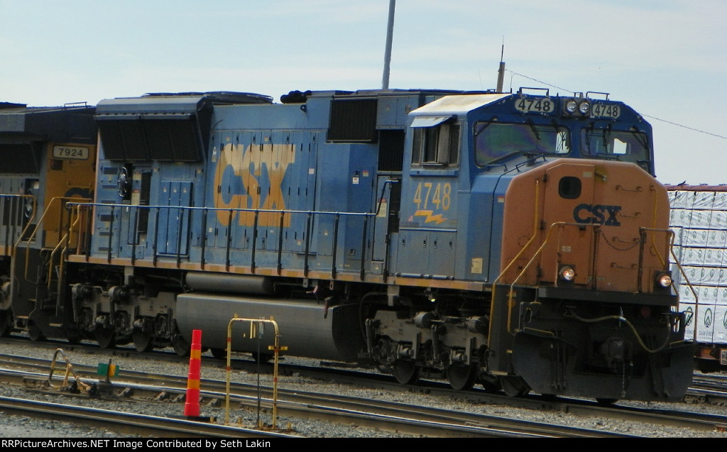 CSX 4748